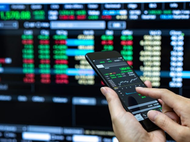 Bróker online: ¿Qué es y cómo funciona una empresa de corretaje?